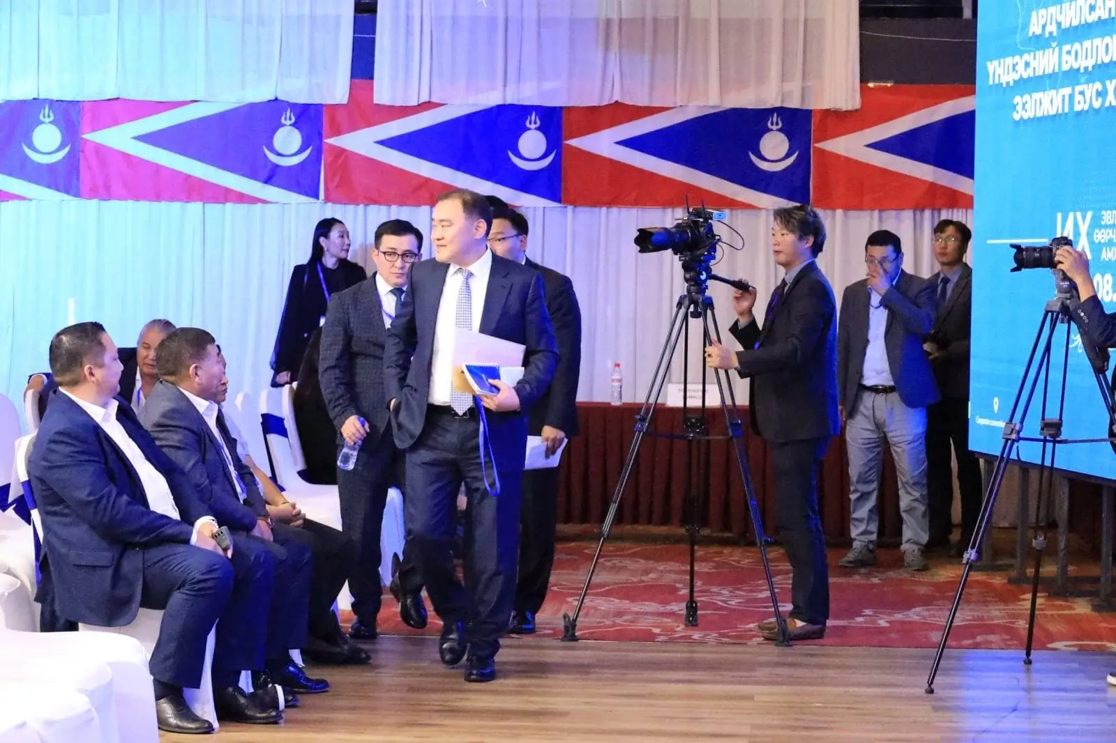 АН ҮБХ ны гишүүний татвараа 6 сая төгрөгт тогтоож жилдээ 3 тэрбум төгрөг төвлөрүүлэхээр болжээ