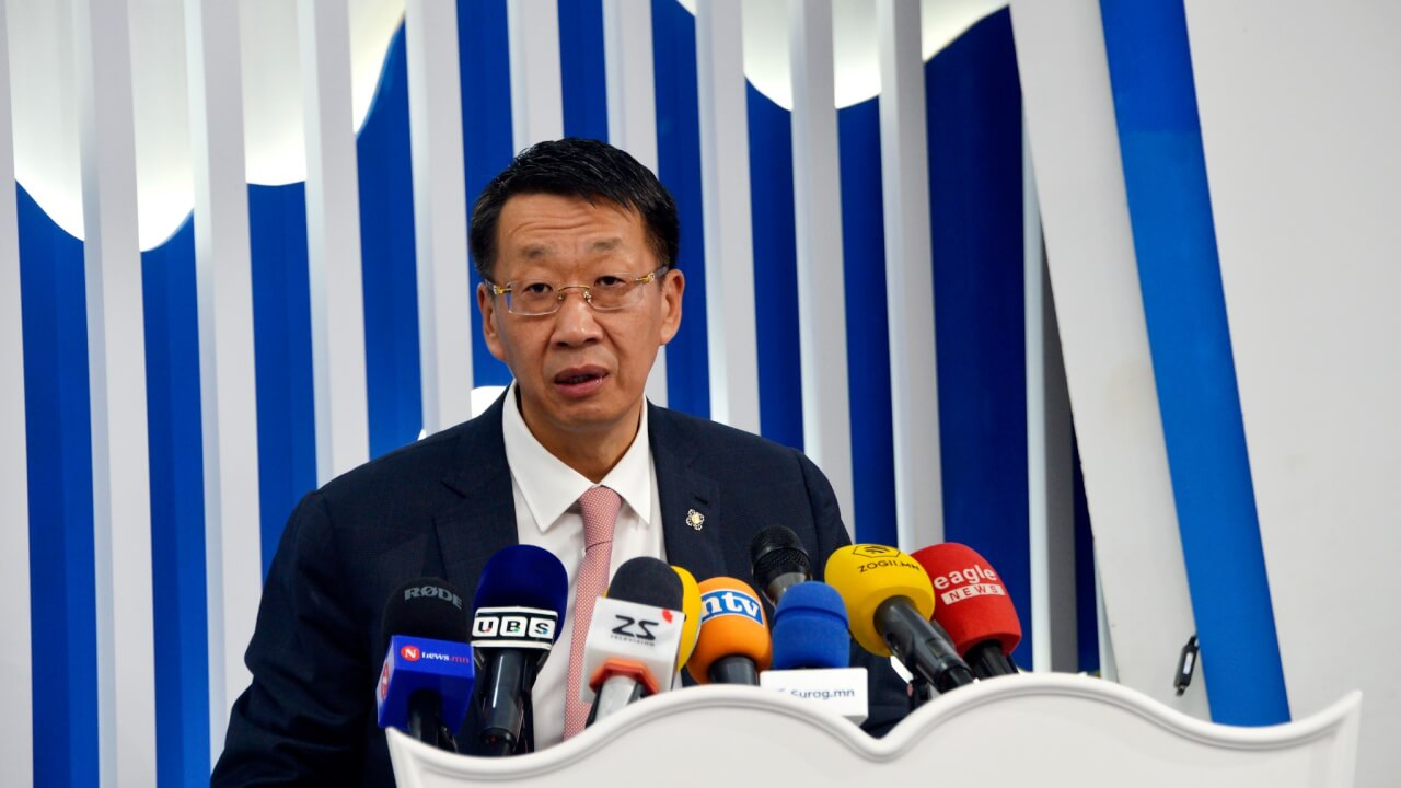 Л.Энх-Амгалан: Сурагчдын "Үдийн хоол хөтөлбөр"-ийг хэрэгжүүлэхэд эцэг ...